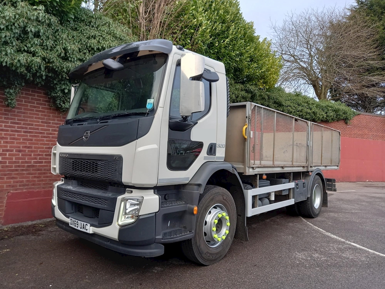 Used 2019 VOLVO FE 320bhp 4X2 DROPSIDE BODY RIGID WITH MOFFETT ...
