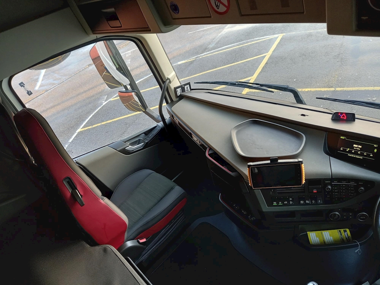 Used 2020 Volvo FH 460bhp GLOBETROTTER CAB 4X2 For Sale in West Yorkshire (U81) | Crossroads ...