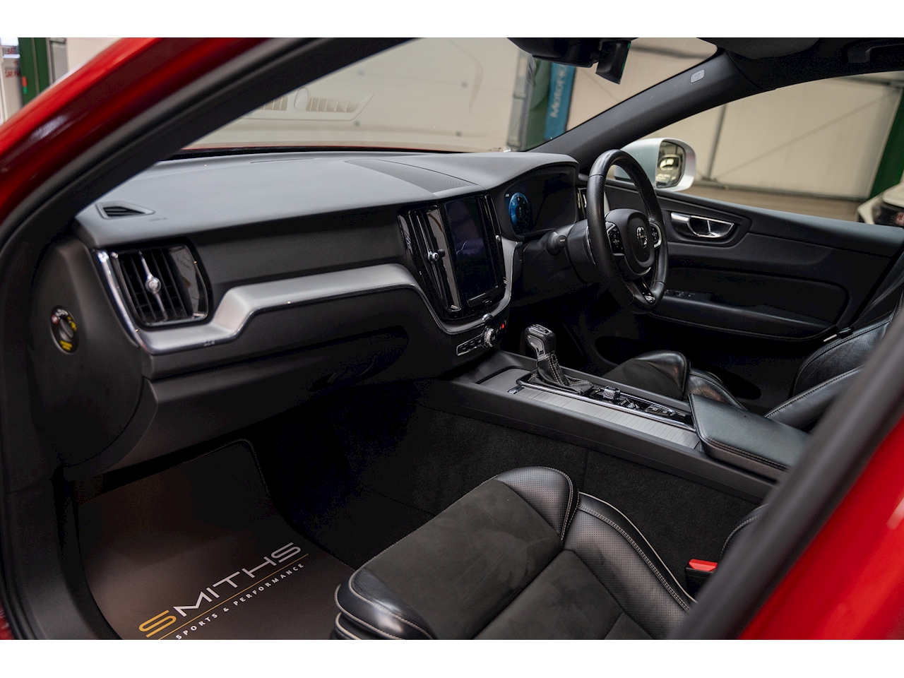 Used 2018 Volvo XC60 D4 R-Design For Sale in Leicestershire (U328 ...