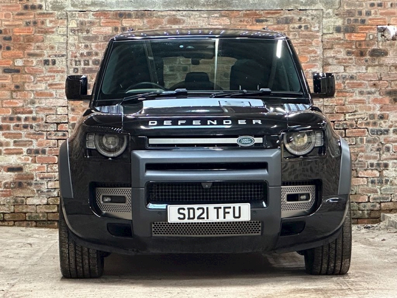 Used 2021 Land Rover Defender 3.0 D300 X-Dynamic HSE 110 5dr Auto For ...