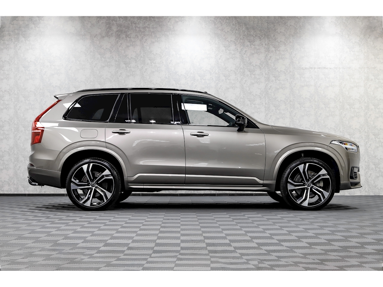 Used 2022 Volvo XC90 h T8 R-Design Pro For Sale in West Yorkshire (U133 ...