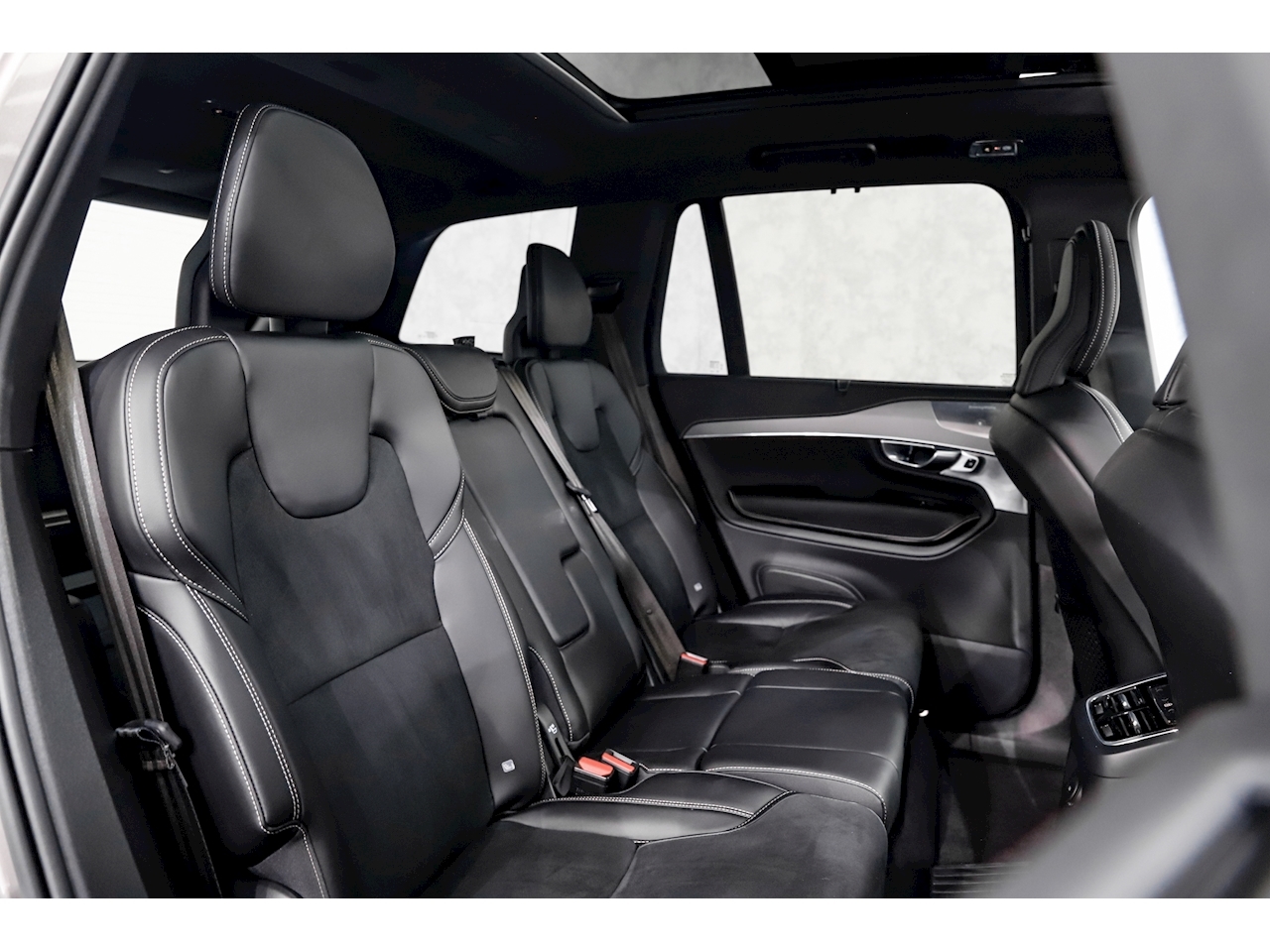 Used 2022 Volvo XC90 h T8 R-Design Pro For Sale in West Yorkshire (U133 ...