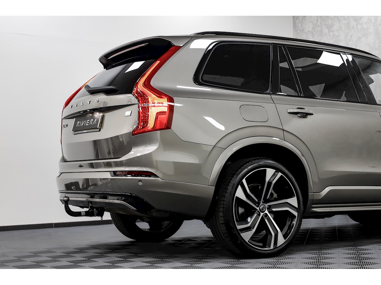 Used 2022 Volvo XC90 h T8 R-Design Pro For Sale in West Yorkshire (U133 ...