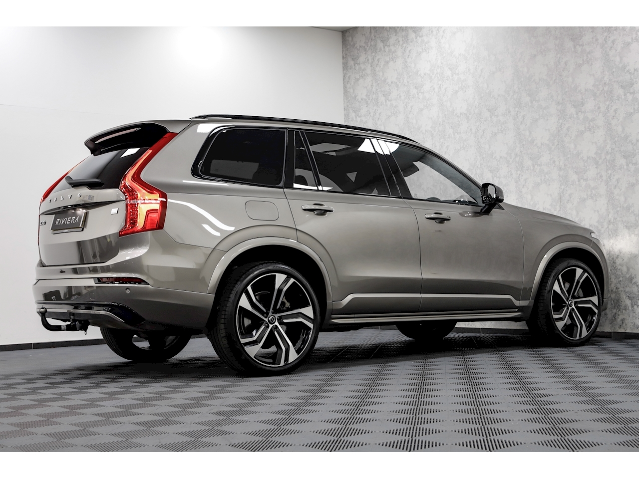 Used 2022 Volvo XC90 h T8 R-Design Pro For Sale in West Yorkshire (U133 ...