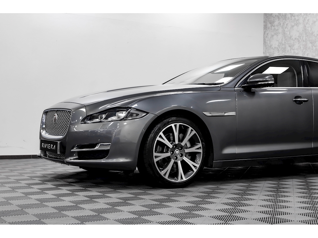 Used 2016 Jaguar XJ d V6 Portfolio For Sale in West Yorkshire (U255 ...