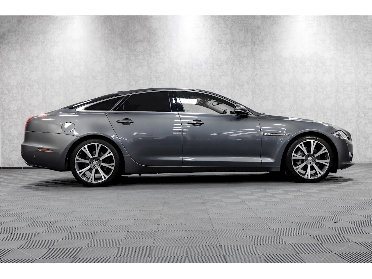 Used 2016 Jaguar XJ d V6 Portfolio For Sale in West Yorkshire (U255 ...