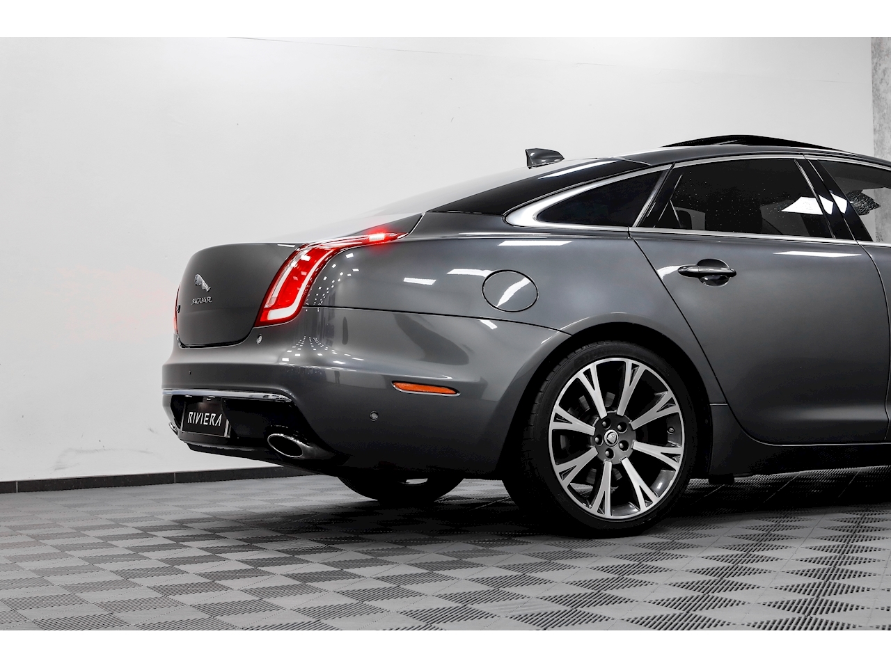 Used 2016 Jaguar XJ d V6 Portfolio For Sale in West Yorkshire (U255 ...