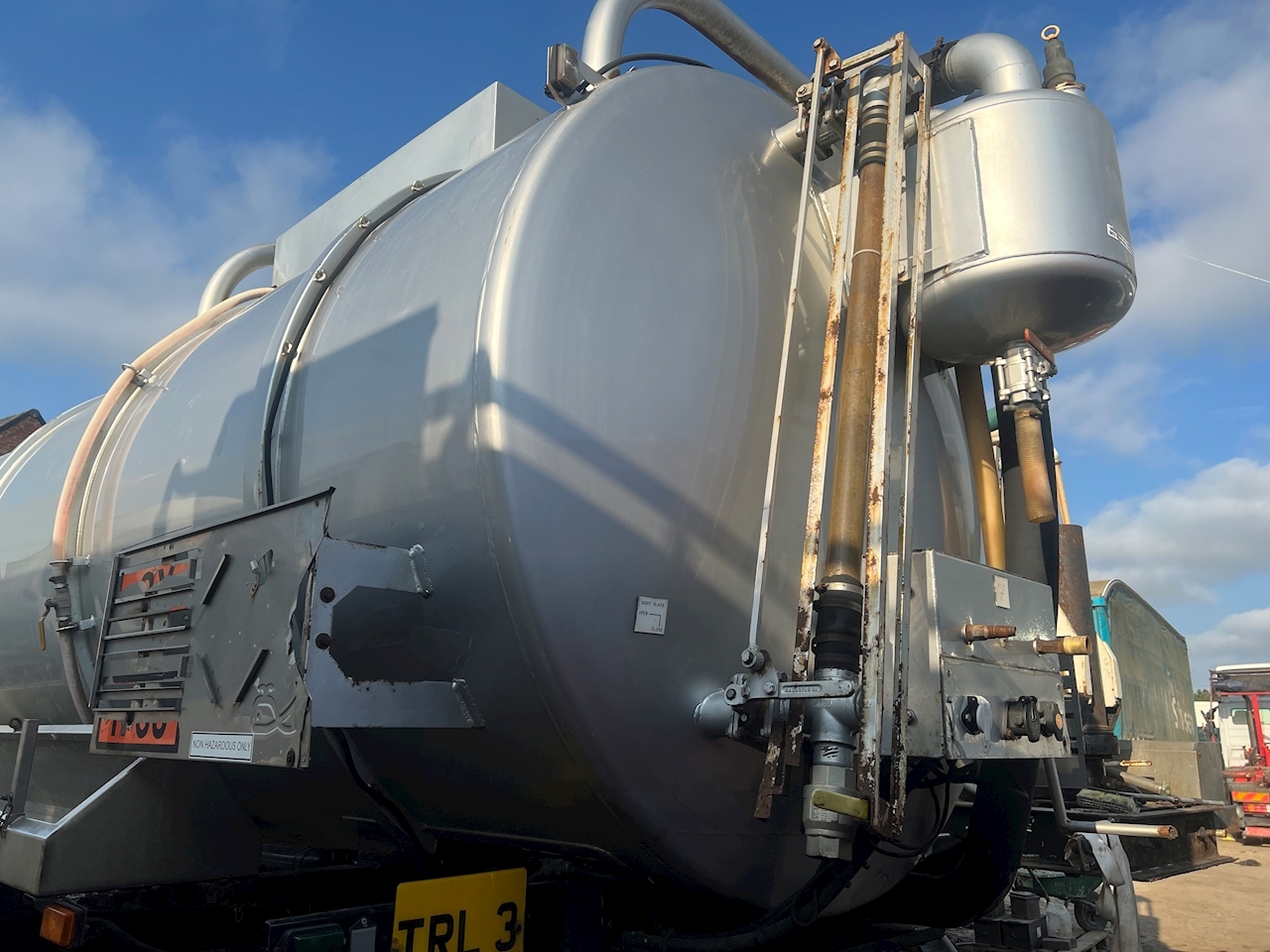 Used 2003 Vallely 30,000 Litre 316 Stainless Steel Vac Tanker For Sale ...