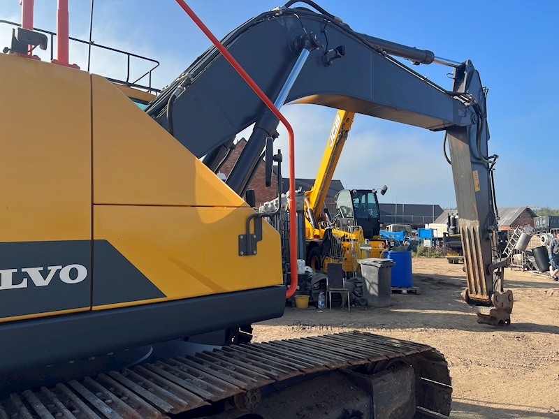 Used 2019 Volvo EC250EL Tracked Excavator For Sale in Leicestershire ...