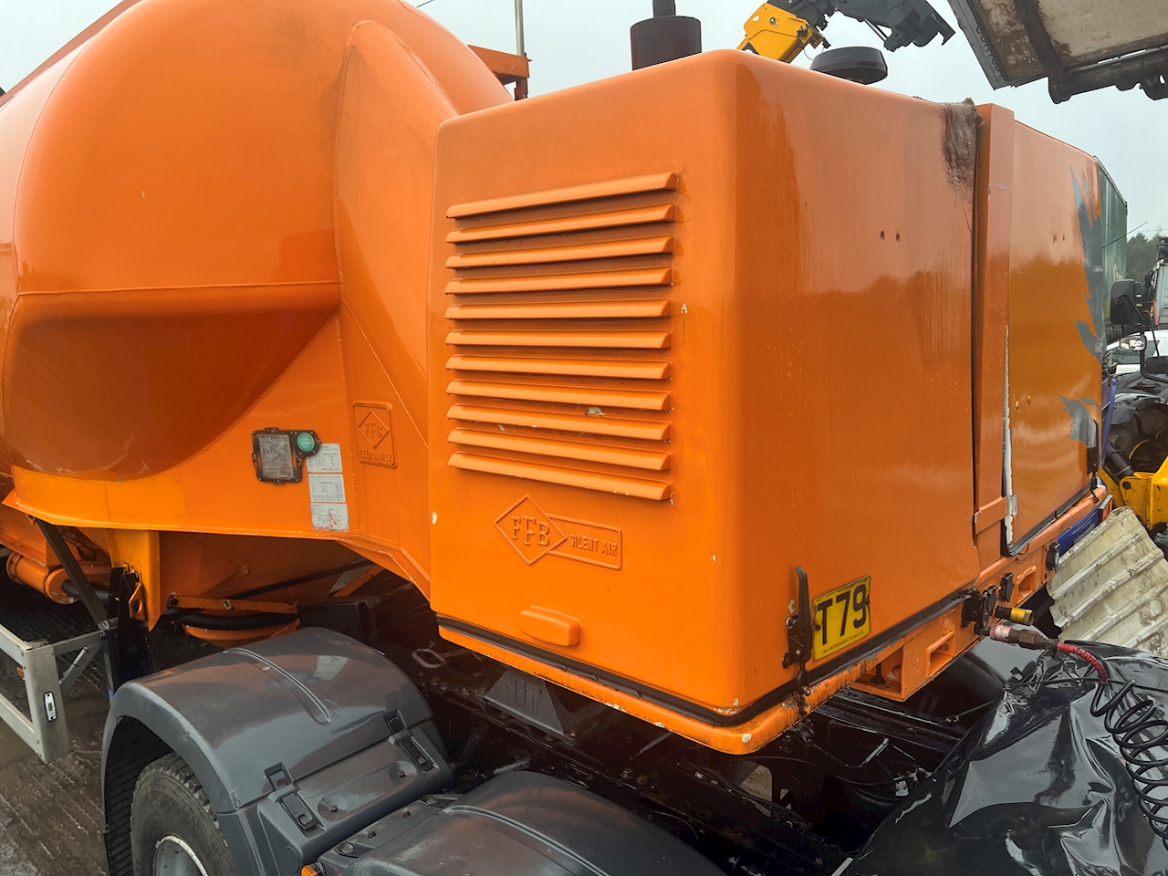 Used 2005 Feldbinder 40 m3 Powder Tanker with Donkey Engine & Blower ...