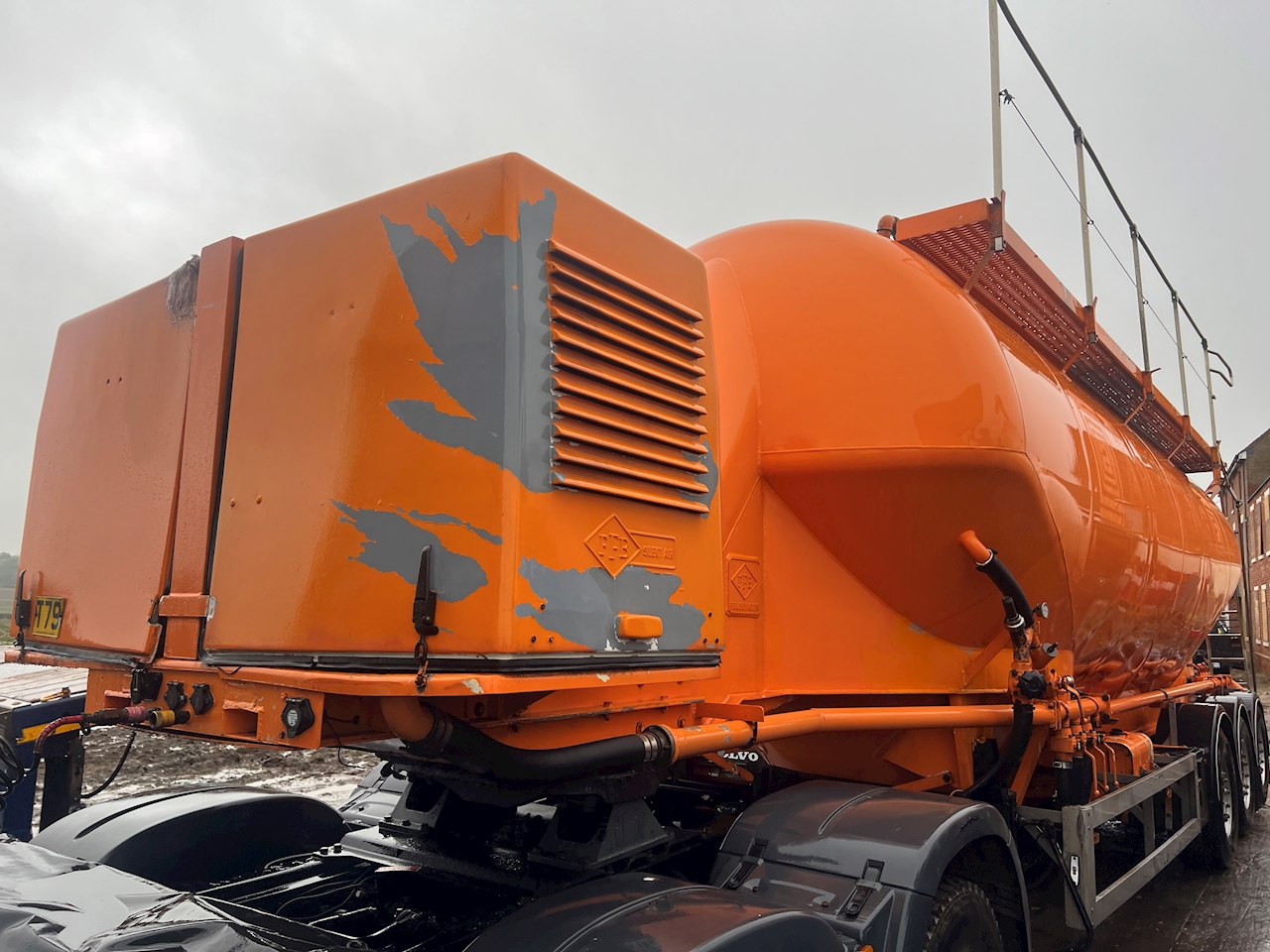 Used 2005 Feldbinder 40 m3 Powder Tanker with Donkey Engine & Blower ...