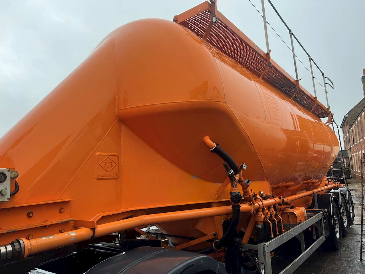 Used 2005 Feldbinder 40 m3 Powder Tanker with Donkey Engine & Blower ...