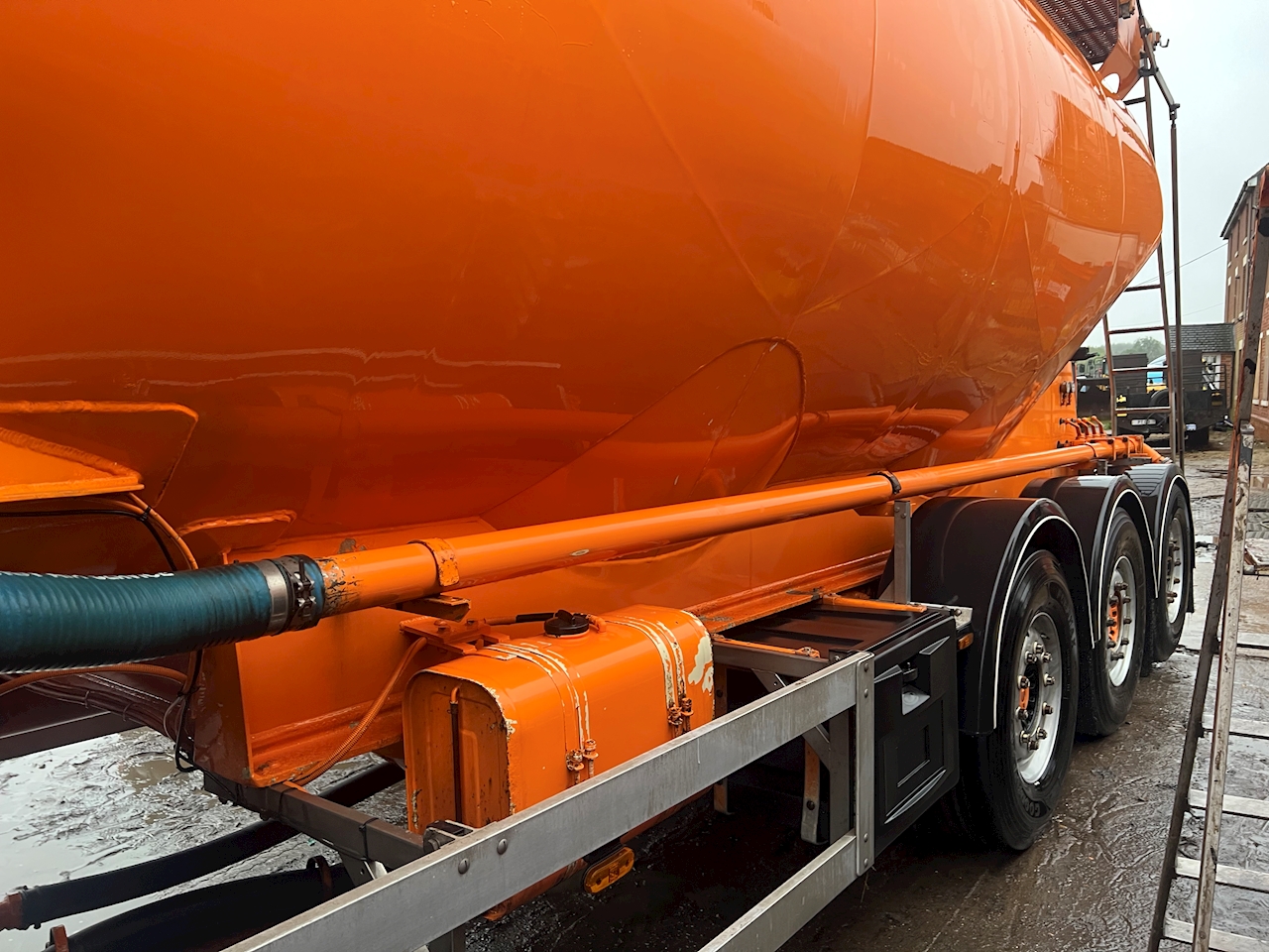 Used 2005 Feldbinder 40 m3 Powder Tanker with Donkey Engine & Blower ...