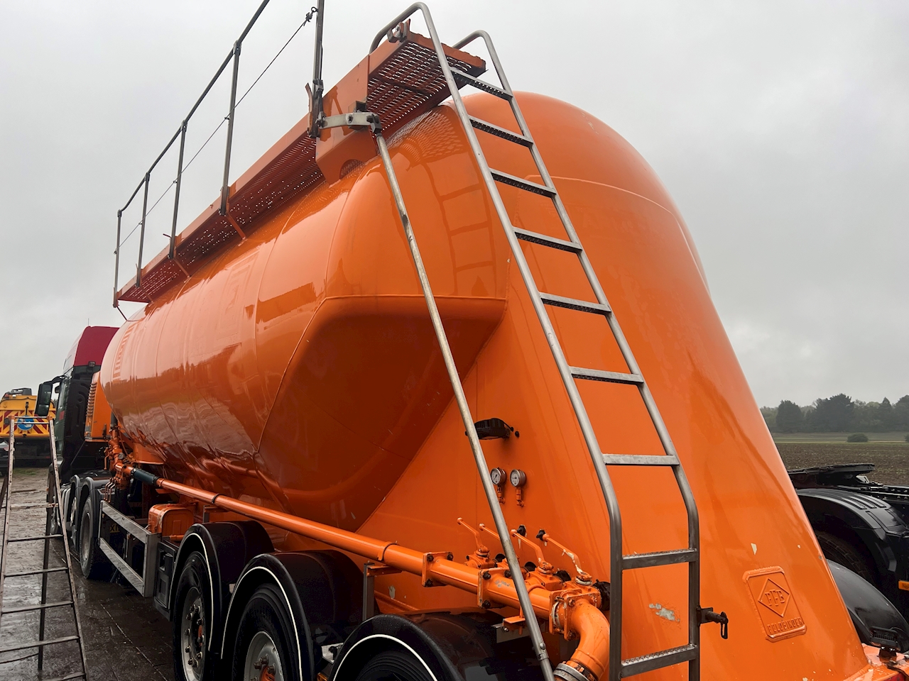 Used 2005 Feldbinder 40 m3 Powder Tanker with Donkey Engine & Blower ...