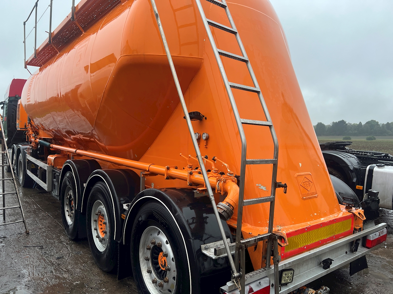 Used 2005 Feldbinder 40 m3 Powder Tanker with Donkey Engine & Blower ...