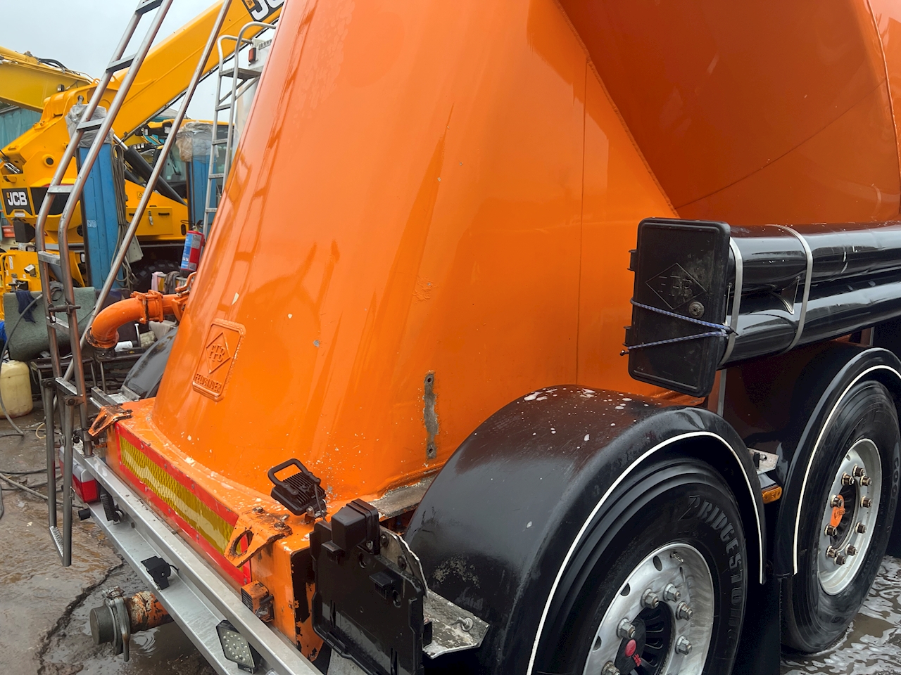 Used 2005 Feldbinder 40 m3 Powder Tanker with Donkey Engine & Blower ...