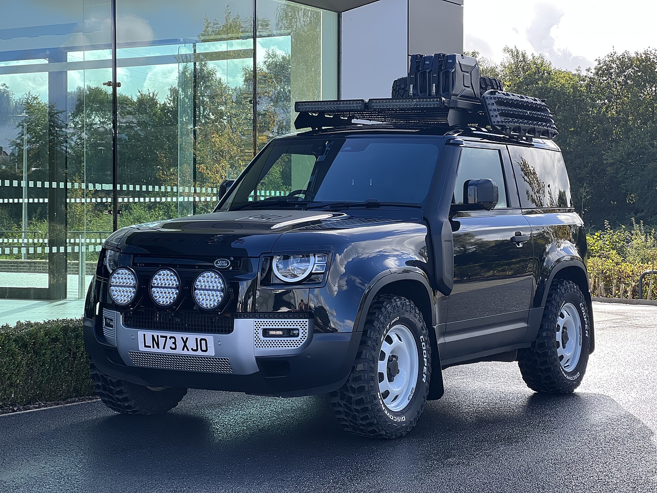 Used 2023 Land Rover Defender 90 3.0 D250 MHEV Hard Top Auto 4WD Euro 6 ...