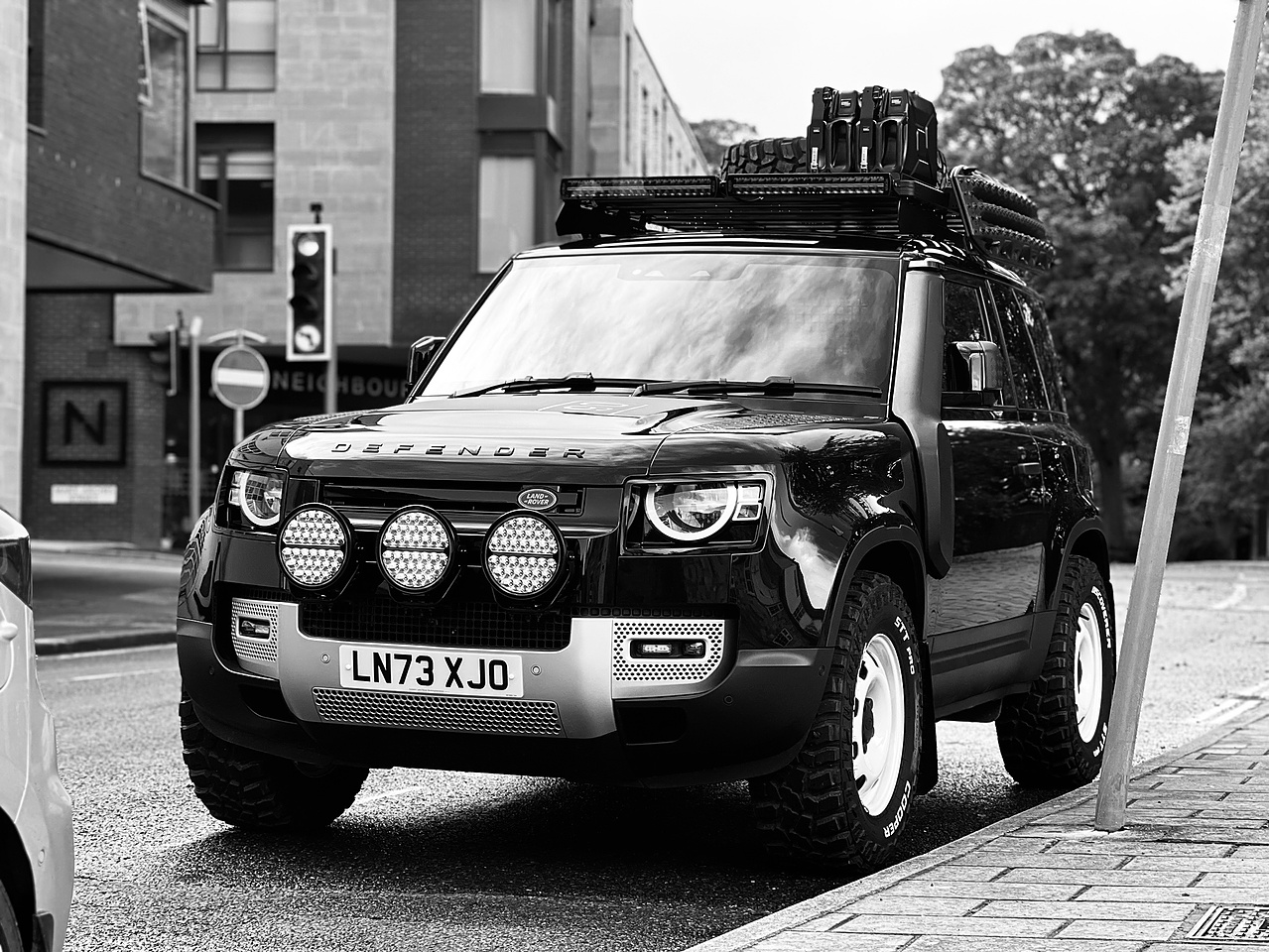 Used 2023 Land Rover Defender 90 3.0 D250 MHEV Hard Top Auto 4WD Euro 6 ...