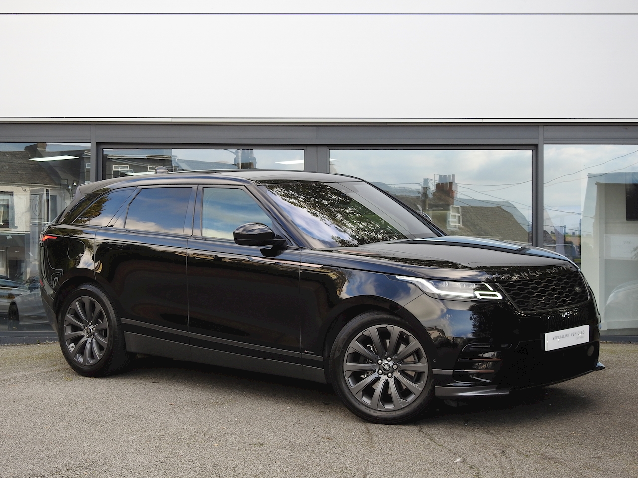 Used 2017 Land Rover Range Rover Velar SD6 V6 R-Dynamic SE For Sale in ...