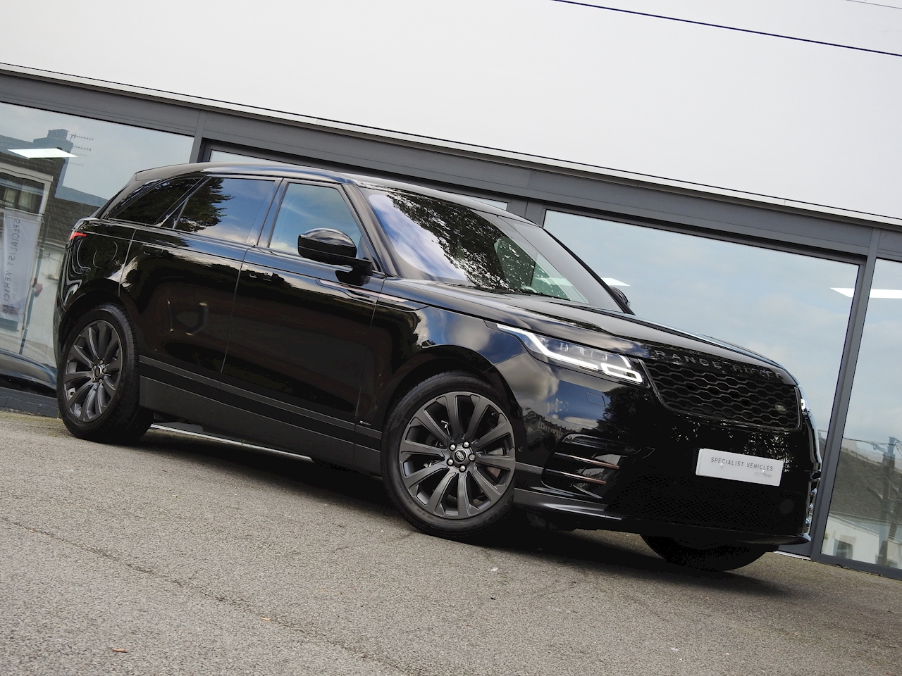 Used 2017 Land Rover Range Rover Velar SD6 V6 R-Dynamic SE For Sale in ...