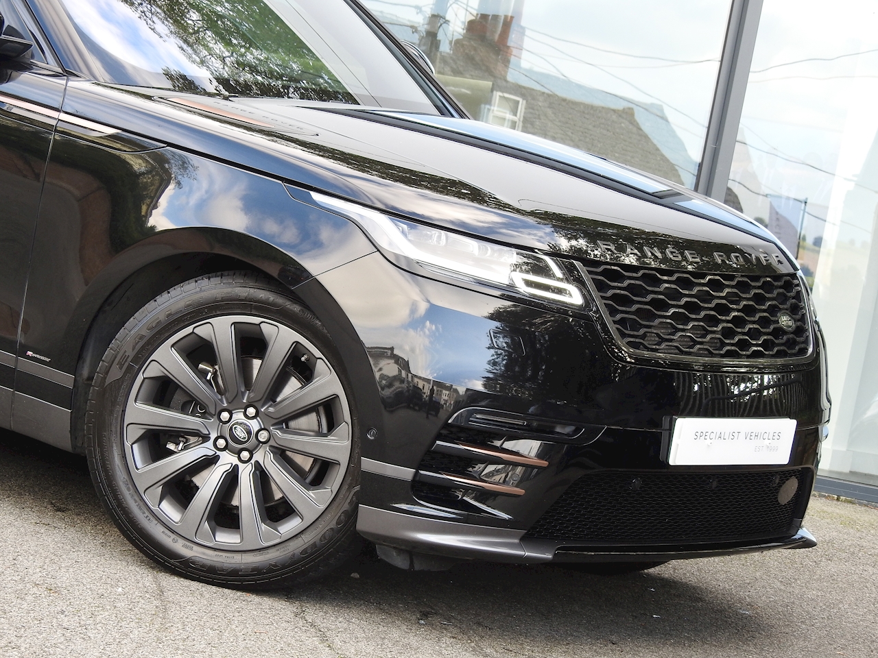 Used 2017 Land Rover Range Rover Velar SD6 V6 R-Dynamic SE For Sale in ...