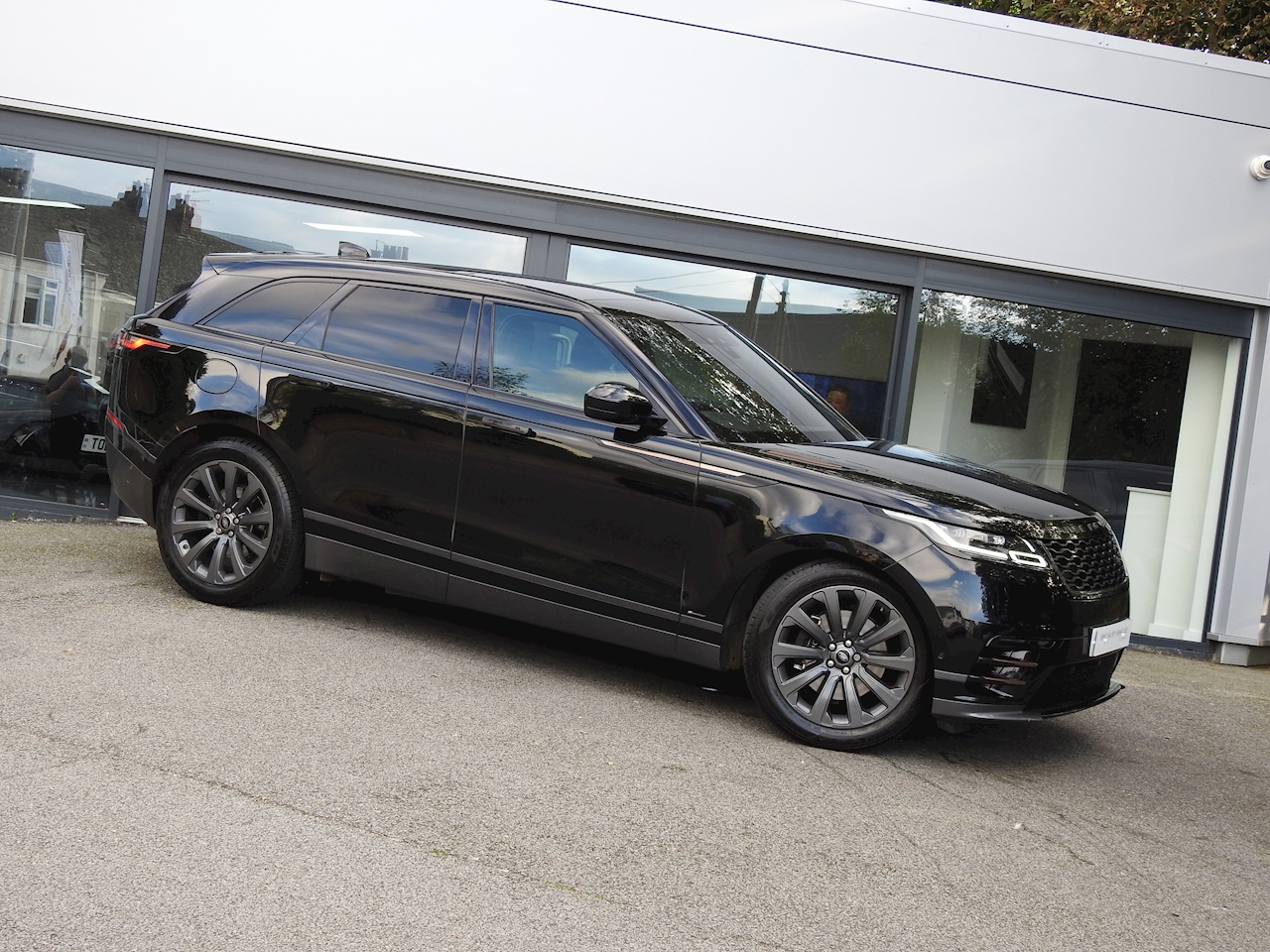 Used 2017 Land Rover Range Rover Velar SD6 V6 R-Dynamic SE For Sale in ...