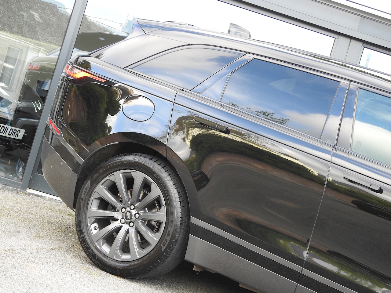 Used 2017 Land Rover Range Rover Velar SD6 V6 R-Dynamic SE For Sale in ...