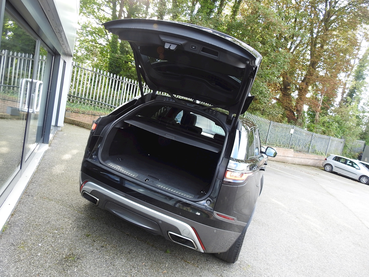 Used 2017 Land Rover Range Rover Velar SD6 V6 R-Dynamic SE For Sale in ...