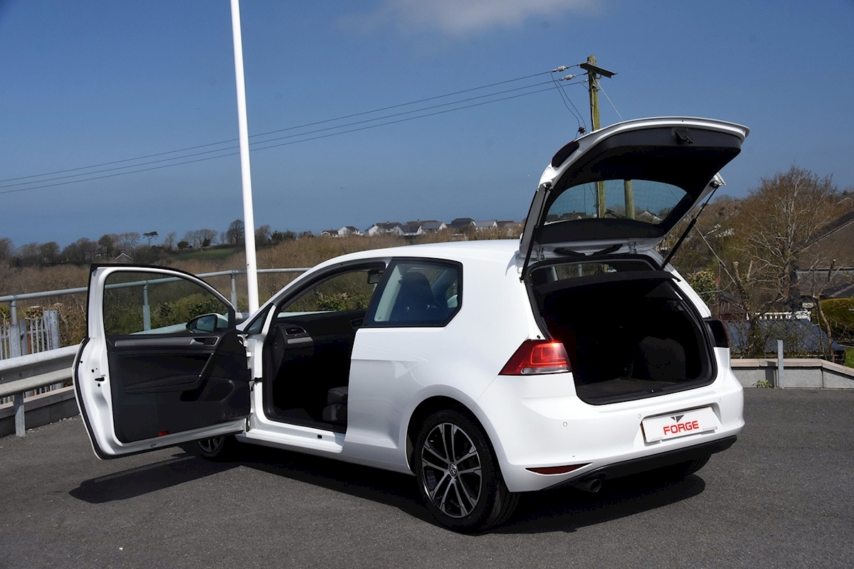 Used 2015 Volkswagen Golf Match Tdi Bluemotion Technology For Sale in ...