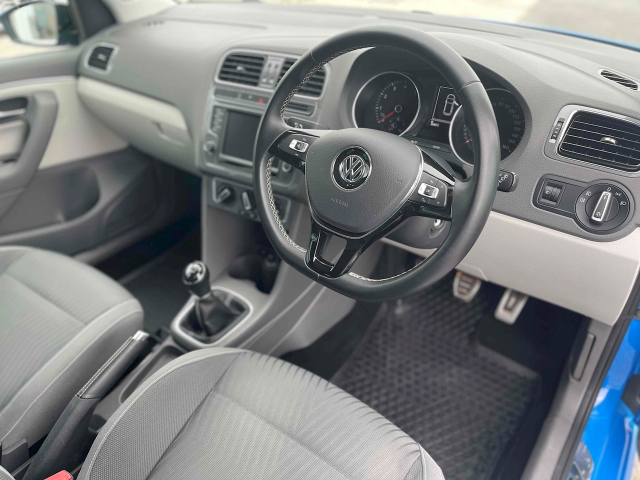 Used 2015 Volkswagen Polo TSI BlueMotion Tech SE Design For Sale in ...