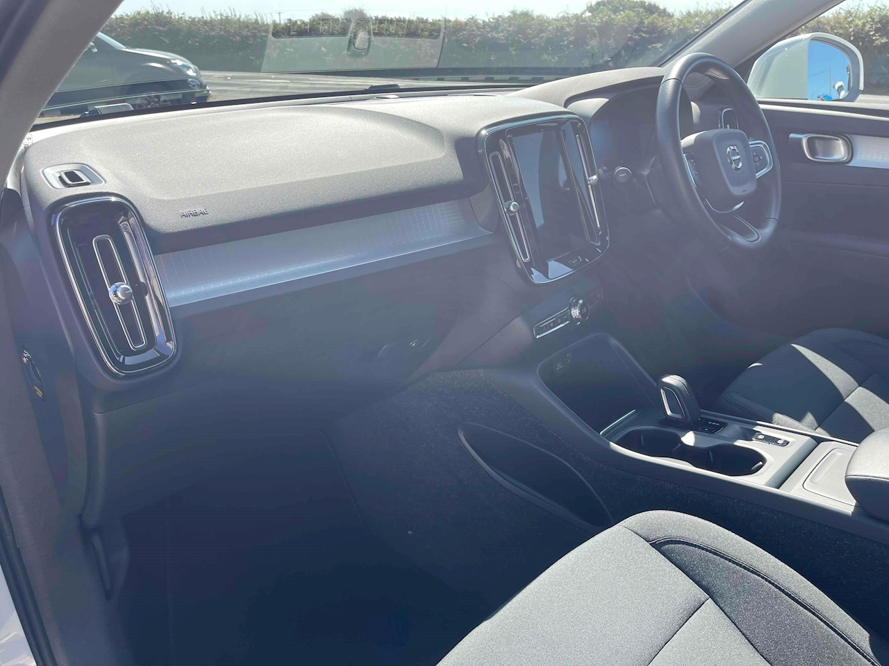 Used 2020 Volvo XC40 T3 Momentum For Sale in Cornwall (U14613) | Chris ...