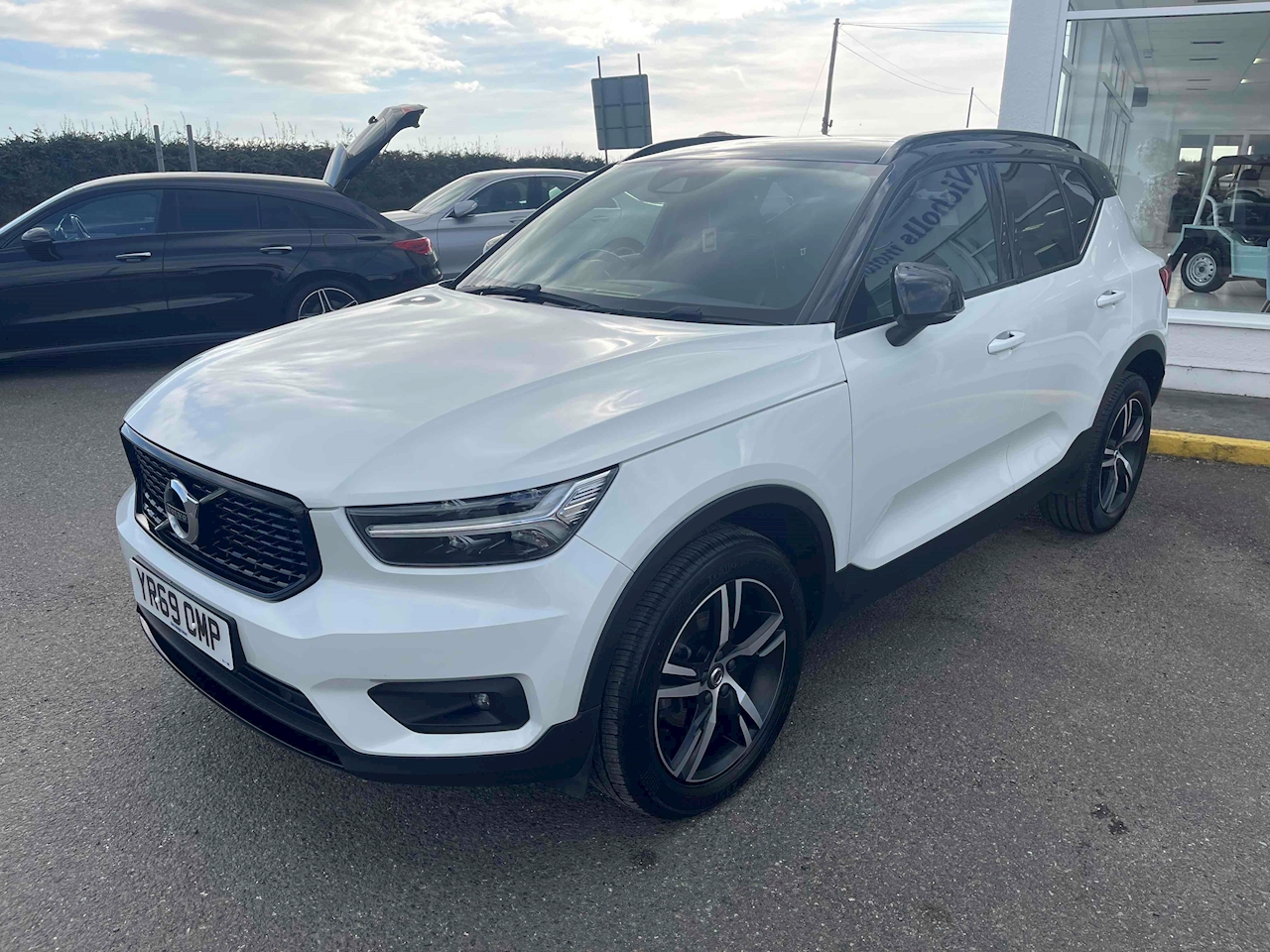 Used 2019 Volvo XC40 T3 R-Design For Sale in Cornwall (U14689) | Chris ...