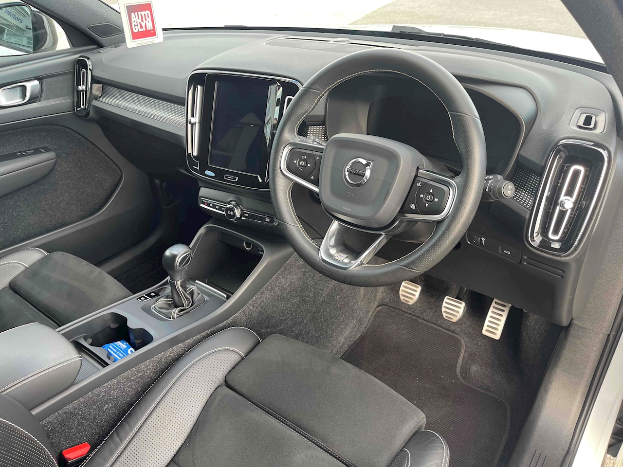 Used 2019 Volvo XC40 T3 R-Design For Sale in Cornwall (U14689) | Chris ...