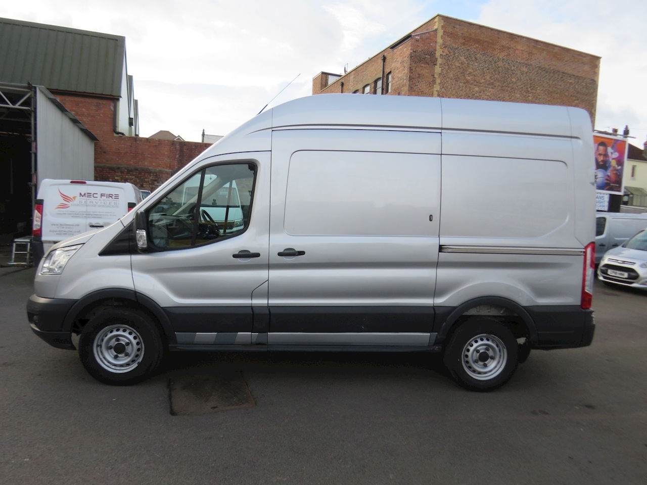 Used 2015 Ford Transit TDCi 350 L2 H3 For Sale in Avon (U4938 ...