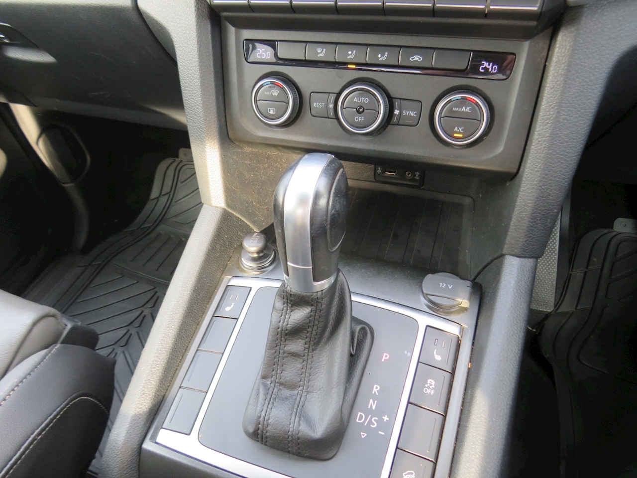 Used 2017 Volkswagen Amarok TDI V6 BlueMotion Tech Highline For Sale in ...